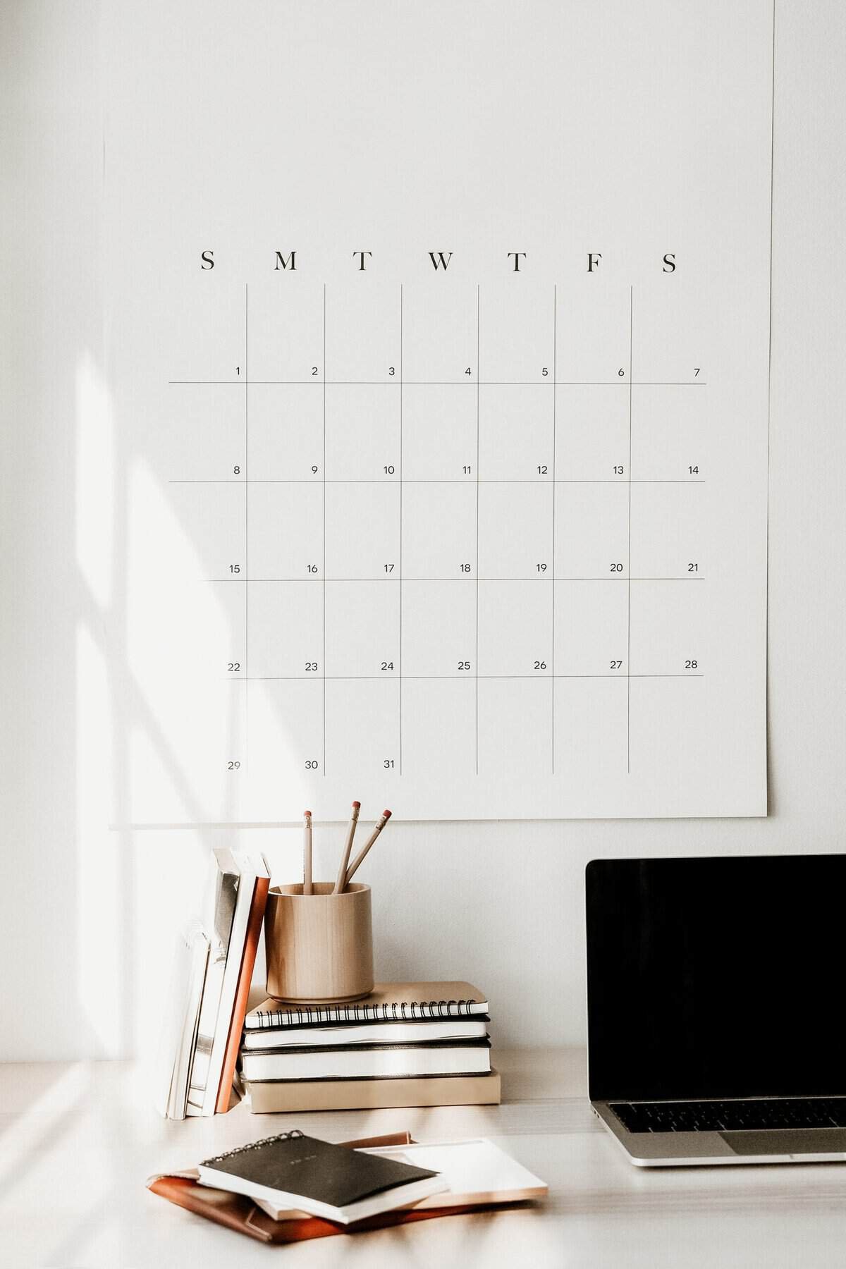 33 Adorable Desk Decor Ideas for a Cozy Home Office - Work Well Remote