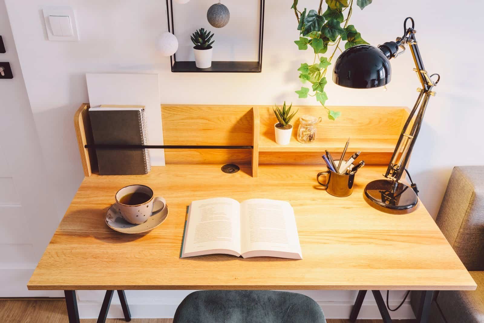 27 Cozy Minimalist Home Office Ideas for a Productive Workspace - Work ...