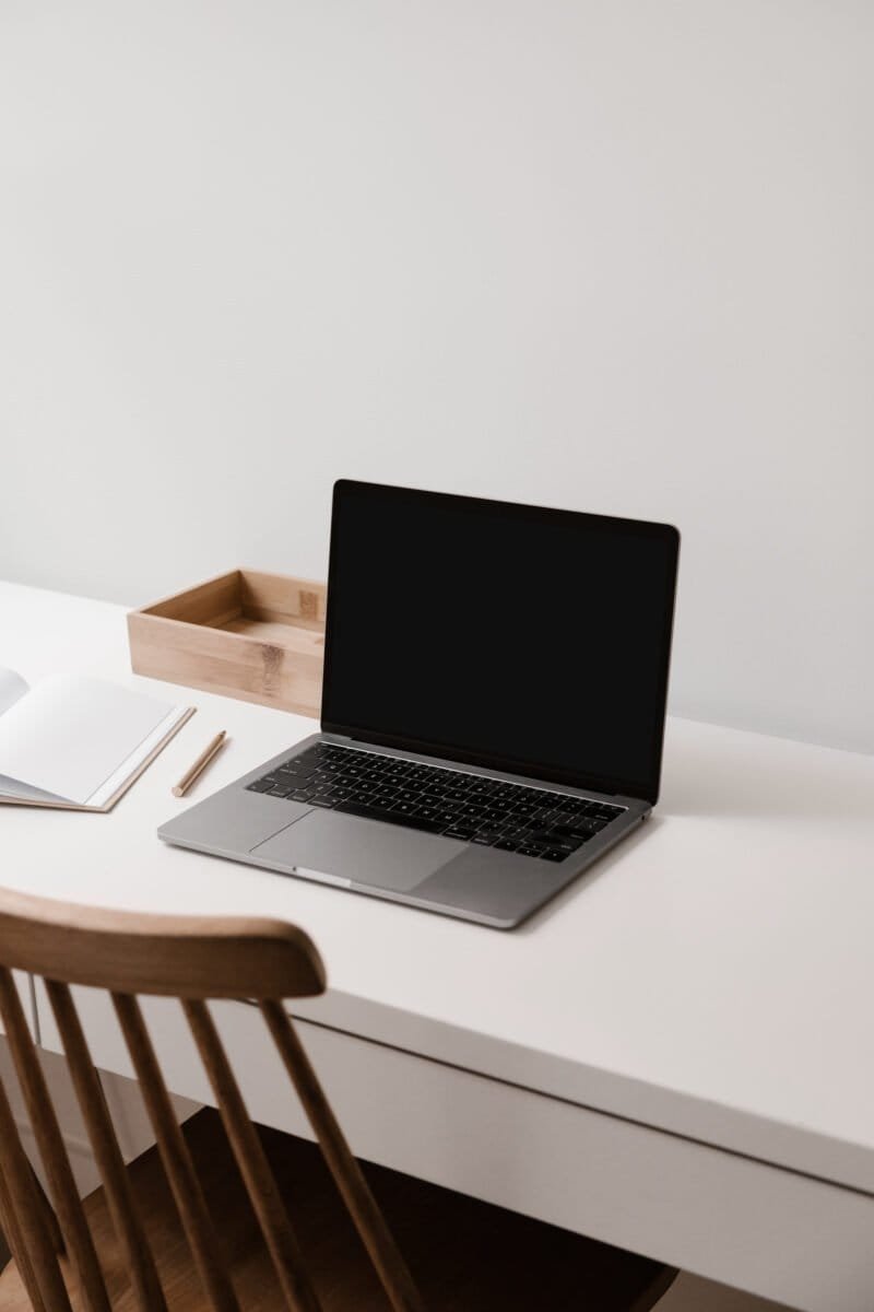 27 Cozy Minimalist Home Office Ideas for a Productive Workspace - Work ...