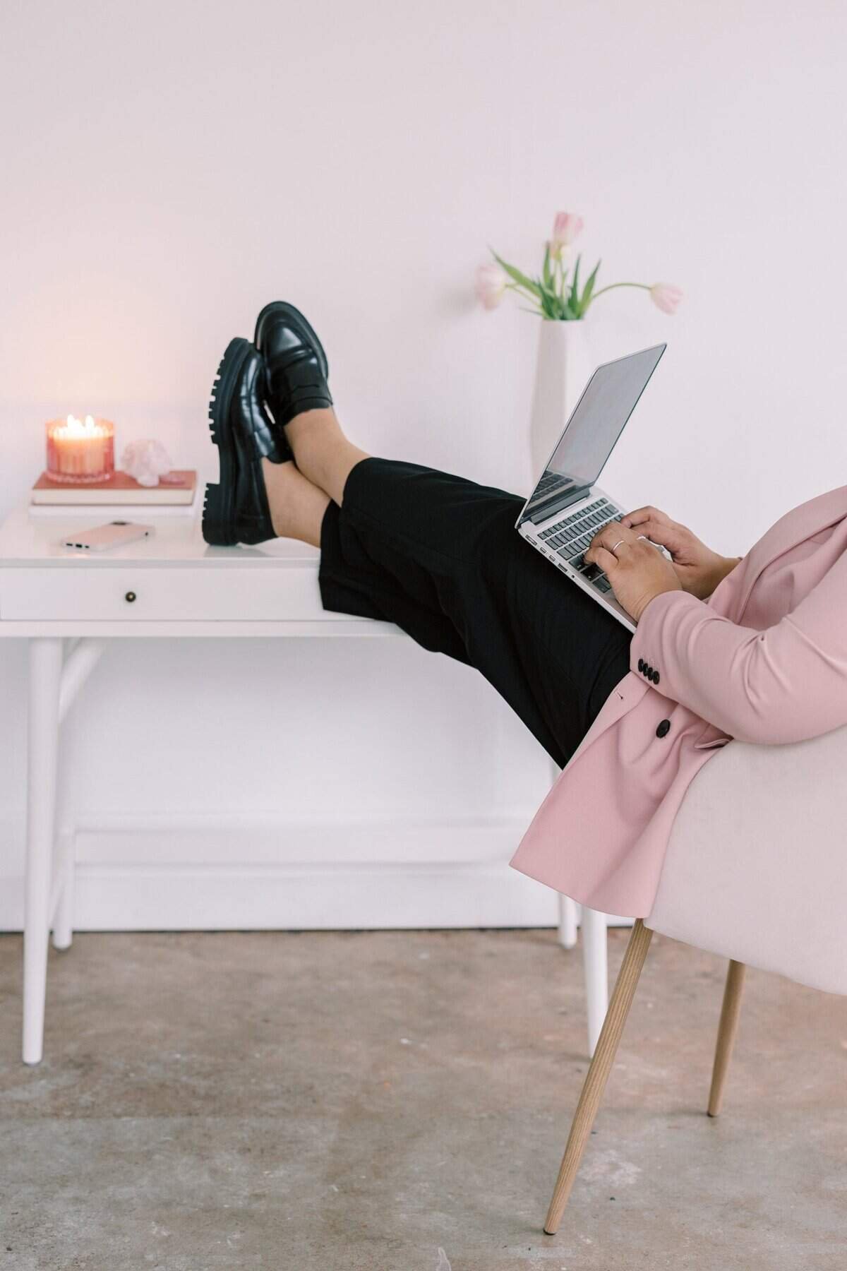 32 Cozy Home Office Inspirations for Women - Work Well Remote